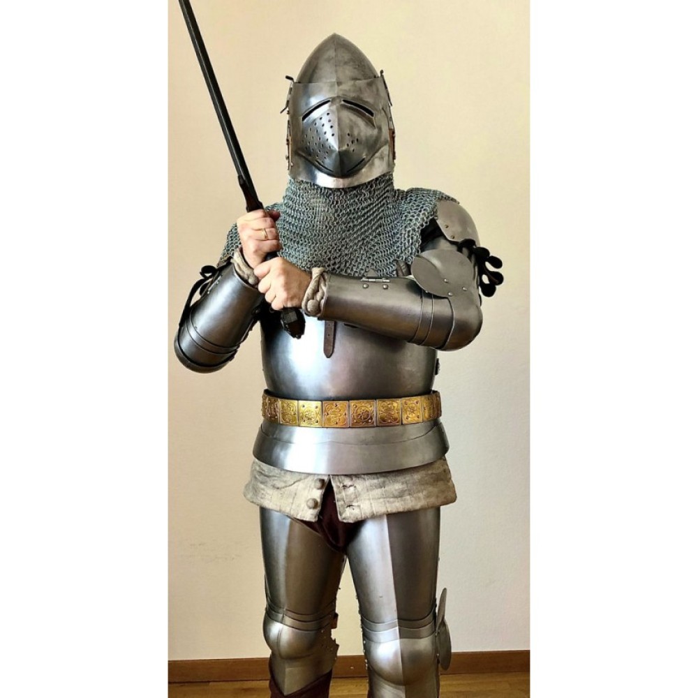 Medieval bassinet helmet with spout